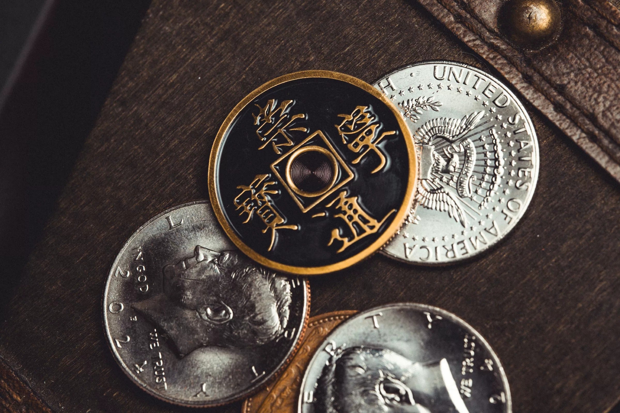 Wing Coin by Harry He – Bacon Magic